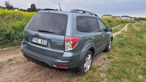 Green Subaru Forester 2010 in Vilnius, with an engine capacity of 2.46 L and mileage of 250 thousand km for 3900 €, photo 4 on AUTOMOTO.COM.LV