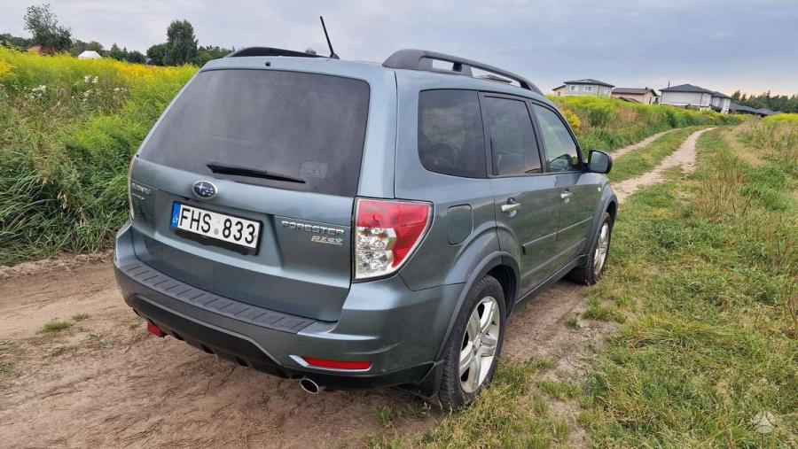 Green Subaru Forester 2010 in Vilnius, with an engine capacity of 2.46 L and mileage of 250 thousand km for 3900 €, photo 4 on AUTOMOTO.COM.LV