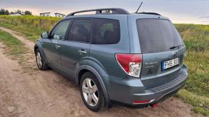 Green Subaru Forester 2010 in Vilnius, with an engine capacity of 2.46 L and mileage of 250 thousand km for 3900 €, photo 5 on AUTOMOTO.COM.LV