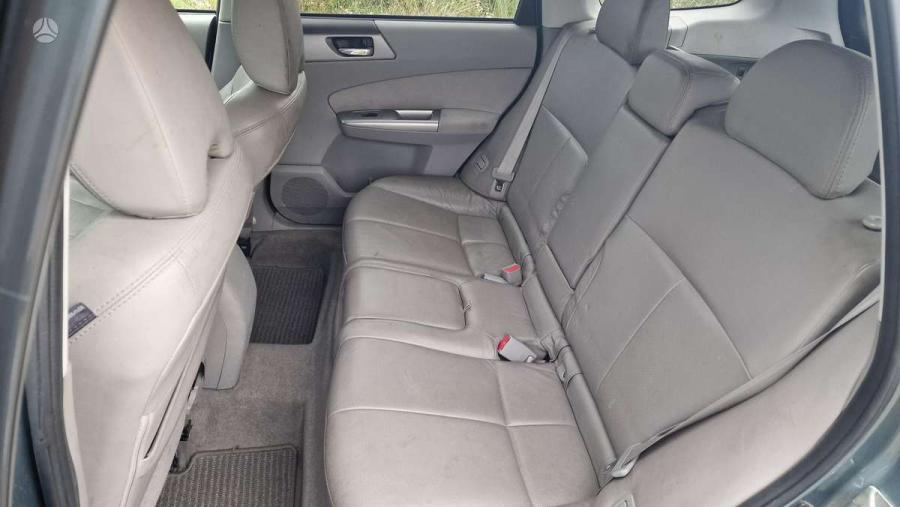 Green Subaru Forester 2010 in Vilnius, with an engine capacity of 2.46 L and mileage of 250 thousand km for 3900 €, photo 7 on AUTOMOTO.COM.LV