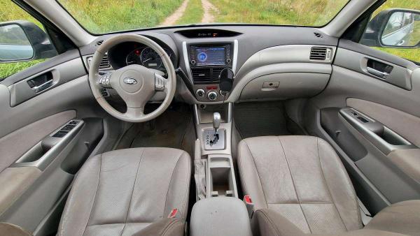 Green Subaru Forester 2010 in Vilnius, with an engine capacity of 2.46 L and mileage of 250 thousand km for 3900 €, photo 7 on AUTOMOTO.COM.LV