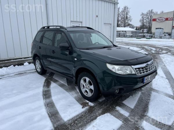 Green Subaru Forester 2011 in Jelgava, with an engine capacity of 2.00 L and mileage of 278 thousand km for 4950 €, photo 1 on AUTOMOTO.COM.LV
