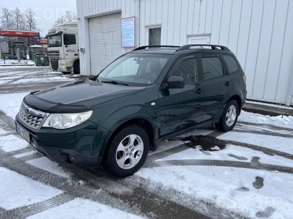 Green Subaru Forester 2011 in Jelgava, with an engine capacity of 2.00 L and mileage of 278 thousand km for 4950 €, photo 3 on AUTOMOTO.COM.LV