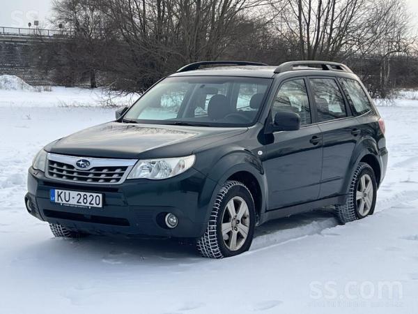 Green Subaru Forester 2011 in Riga, with an engine capacity of 2.00 L and mileage of 380 thousand km for 3300 €, photo 1 on AUTOMOTO.COM.LV