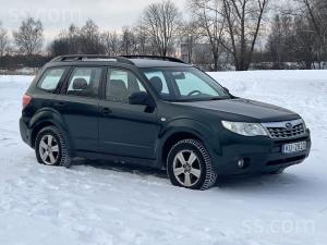 Green Subaru Forester 2011 in Riga, with an engine capacity of 2.00 L and mileage of 380 thousand km for 3300 €, photo 2 on AUTOMOTO.COM.LV