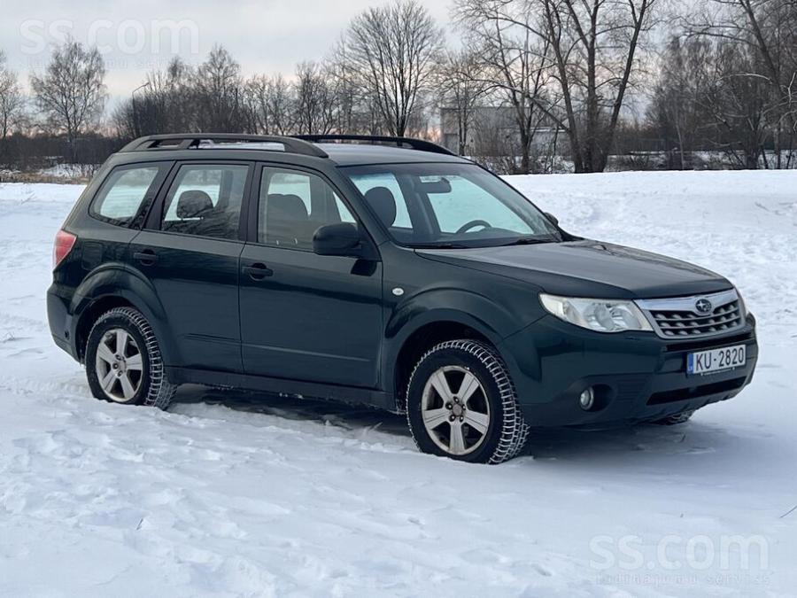 Green Subaru Forester 2011 in Riga, with an engine capacity of 2.00 L and mileage of 380 thousand km for 3300 €, photo 2 on AUTOMOTO.COM.LV