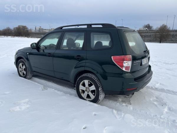 Green Subaru Forester 2011 in Riga, with an engine capacity of 2.00 L and mileage of 380 thousand km for 3300 €, photo 4 on AUTOMOTO.COM.LV