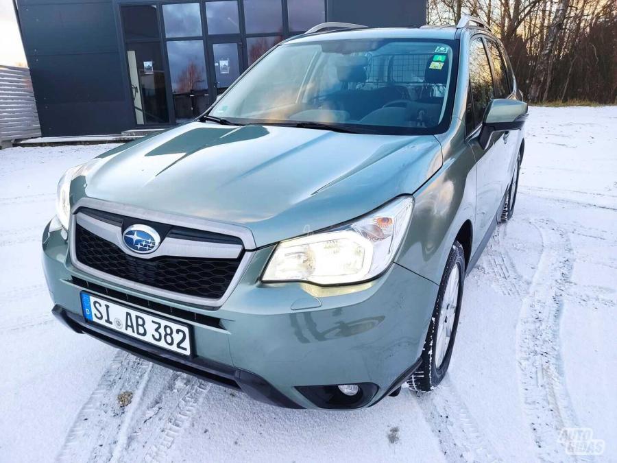 Green Subaru Forester 2016 in Utena, with an engine capacity of 2.00 L and mileage of 219 thousand km for 7700 €, photo 1 on AUTOMOTO.COM.LV