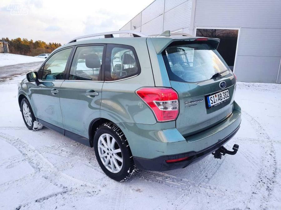 Green Subaru Forester 2016 in Utena, with an engine capacity of 2.00 L and mileage of 219 thousand km for 7700 €, photo 4 on AUTOMOTO.COM.LV