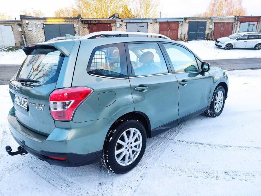 Green Subaru Forester 2016 in Utena, with an engine capacity of 2.00 L and mileage of 219 thousand km for 7700 €, photo 5 on AUTOMOTO.COM.LV