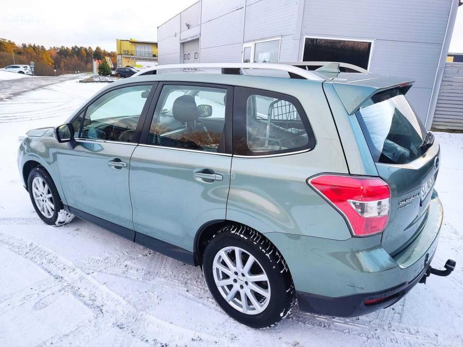 Green Subaru Forester 2016 in Utena, with an engine capacity of 2.00 L and mileage of 219 thousand km for 7700 €, photo 9 on AUTOMOTO.COM.LV