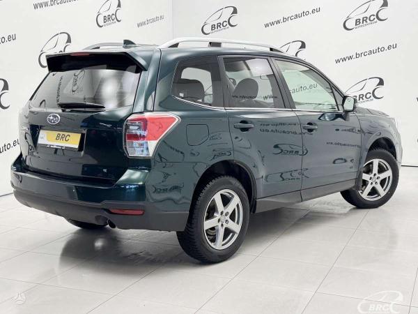 Zaļš Subaru Forester 2017 Viļņa, ar dzinēja tilpumu 2.00 L un nobraukumu 95 tūkst. km par 9900 €, foto 3 vietnē AUTOMOTO.COM.LV