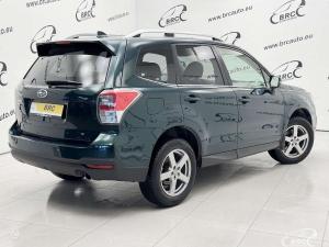 Green Subaru Forester 2017 in Vilnius, with an engine capacity of 2.00 L and mileage of 95 thousand km for 9900 €, photo 4 on AUTOMOTO.COM.LV