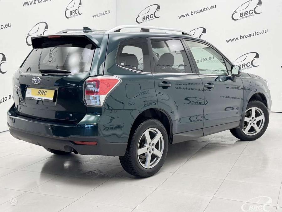 Green Subaru Forester 2017 in Vilnius, with an engine capacity of 2.00 L and mileage of 95 thousand km for 9900 €, photo 4 on AUTOMOTO.COM.LV