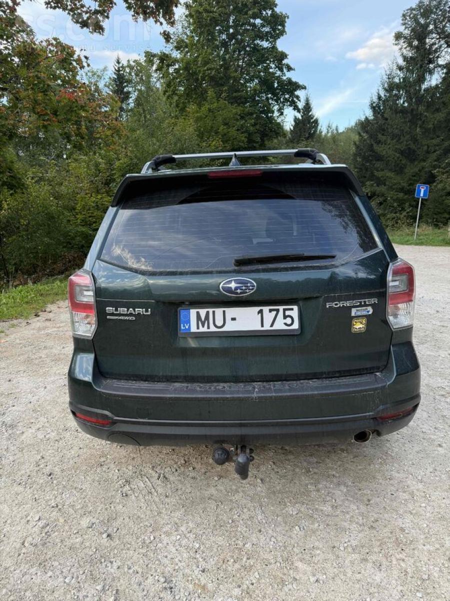 Green Subaru Forester 2018 in Riga, with an engine capacity of 2.00 L and mileage of 264 thousand km for 7990 €, photo 3 on AUTOMOTO.COM.LV