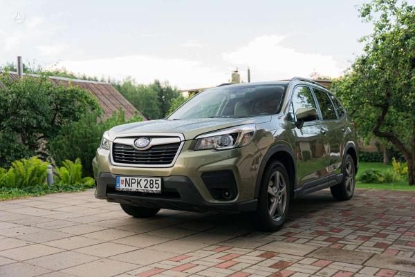Green Subaru Forester 2020 in Vilnius, with an engine capacity of 2.50 L and mileage of 44 thousand km for 14900 €, photo 1 on AUTOMOTO.COM.LV