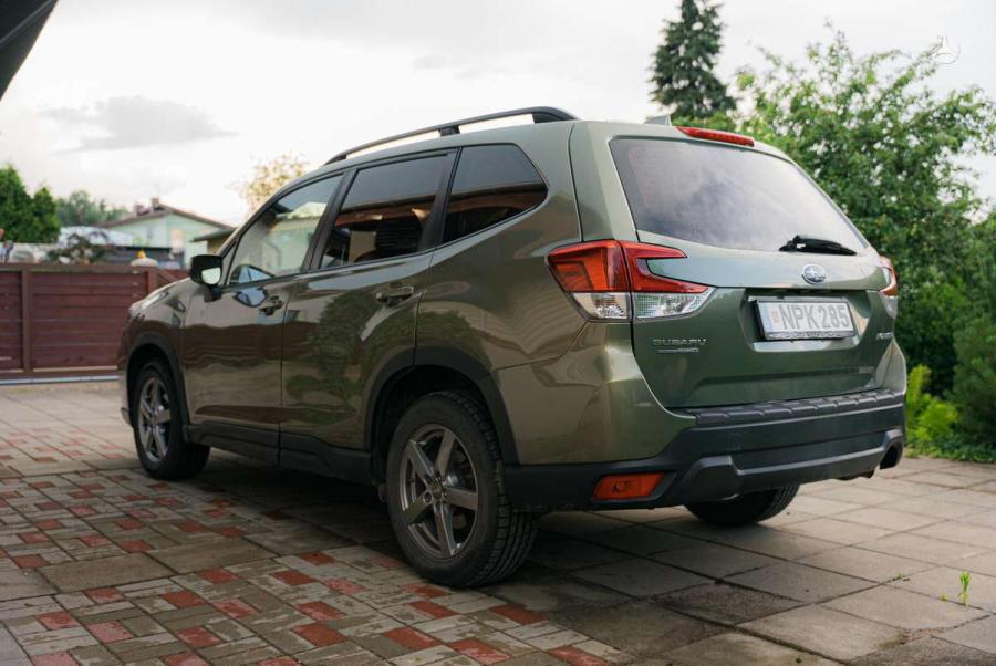 Green Subaru Forester 2020 in Vilnius, with an engine capacity of 2.50 L and mileage of 44 thousand km for 14900 €, photo 3 on AUTOMOTO.COM.LV