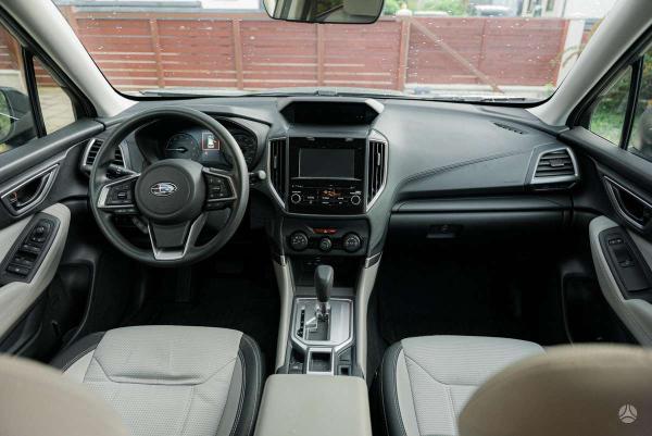 Green Subaru Forester 2020 in Vilnius, with an engine capacity of 2.50 L and mileage of 44 thousand km for 14900 €, photo 5 on AUTOMOTO.COM.LV