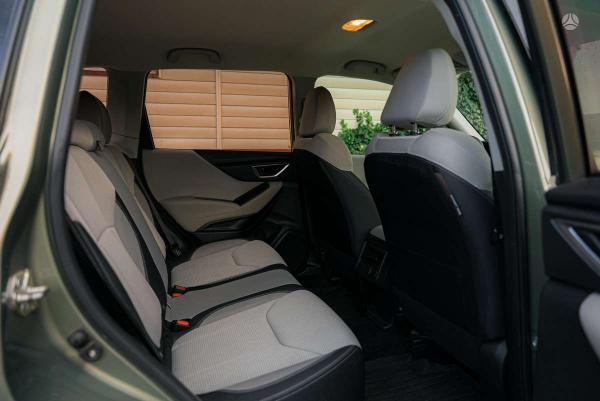 Green Subaru Forester 2020 in Vilnius, with an engine capacity of 2.50 L and mileage of 44 thousand km for 14900 €, photo 7 on AUTOMOTO.COM.LV
