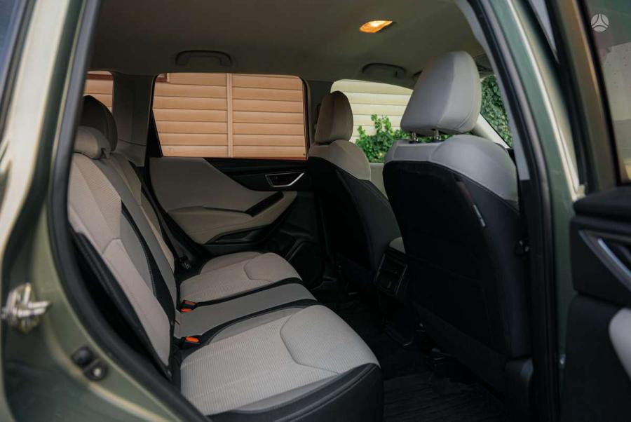 Green Subaru Forester 2020 in Vilnius, with an engine capacity of 2.50 L and mileage of 44 thousand km for 14900 €, photo 8 on AUTOMOTO.COM.LV