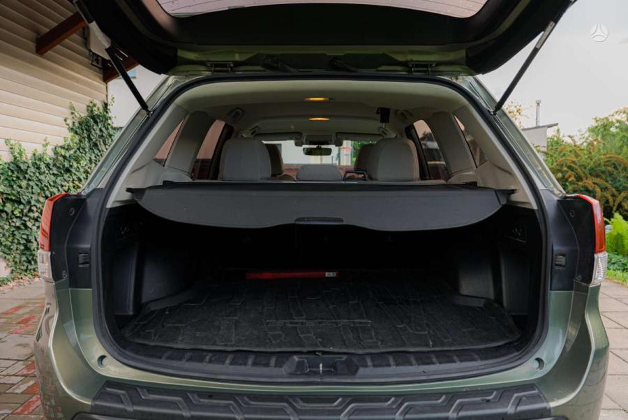 Green Subaru Forester 2020 in Vilnius, with an engine capacity of 2.50 L and mileage of 44 thousand km for 14900 €, photo 9 on AUTOMOTO.COM.LV