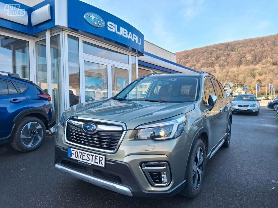 Green Subaru Forester 2021 in Kaunas, with an engine capacity of 2.00 L and mileage of 100 thousand km for 28559 €, photo 1 on AUTOMOTO.COM.LV