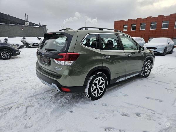 Green Subaru Forester 2021 in Vilnius, with an engine capacity of 2.00 L and mileage of 68 thousand km for 22890 €, photo 3 on AUTOMOTO.COM.LV