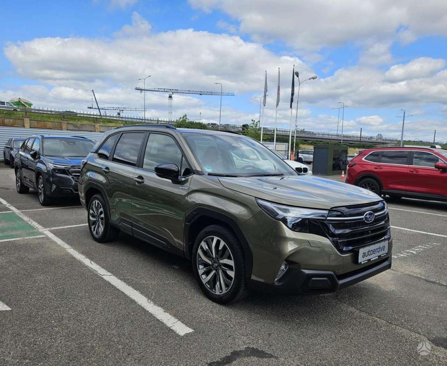 Green Subaru Forester 2025 in Vilnius, with an engine capacity of 2.00 L and mileage of 25 thousand km for 36890 €, photo 5 on AUTOMOTO.COM.LV