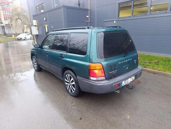 Zaļš Subaru Forester 1999 Panevēža, ar dzinēja tilpumu 2.00 L un nobraukumu 227 tūkst. km par 1600 €, foto 3 vietnē AUTOMOTO.COM.LV