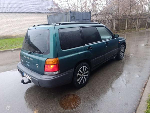 Zaļš Subaru Forester 1999 Panevēža, ar dzinēja tilpumu 2.00 L un nobraukumu 227 tūkst. km par 1600 €, foto 4 vietnē AUTOMOTO.COM.LV