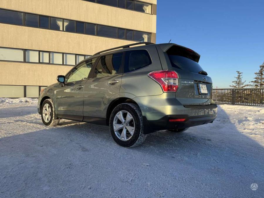 Green Subaru Forester 2015 in Vilnius, with an engine capacity of 2.50 L and mileage of 200 thousand km for 12509 €, photo 1 on AUTOMOTO.COM.LV