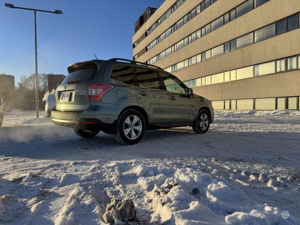 Green Subaru Forester 2015 in Vilnius, with an engine capacity of 2.50 L and mileage of 200 thousand km for 12509 €, photo 7 on AUTOMOTO.COM.LV