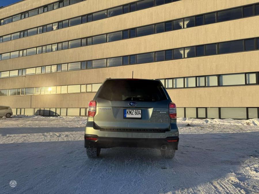Green Subaru Forester 2015 in Vilnius, with an engine capacity of 2.50 L and mileage of 200 thousand km for 12509 €, photo 8 on AUTOMOTO.COM.LV