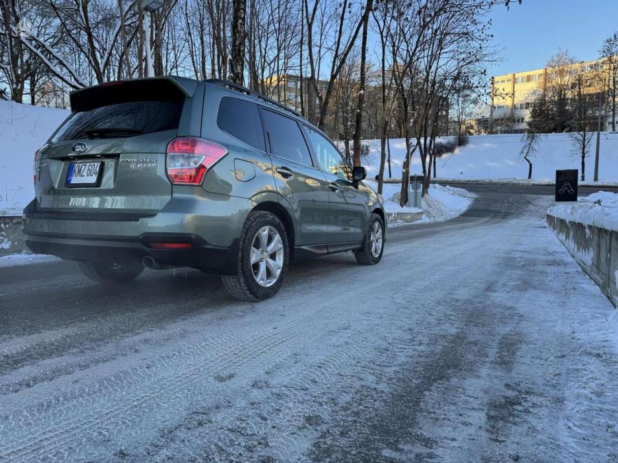 Green Subaru Forester 2015 in Vilnius, with an engine capacity of 2.50 L and mileage of 200 thousand km for 12509 €, photo 12 on AUTOMOTO.COM.LV