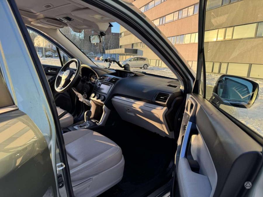 Green Subaru Forester 2015 in Vilnius, with an engine capacity of 2.50 L and mileage of 200 thousand km for 12509 €, photo 16 on AUTOMOTO.COM.LV