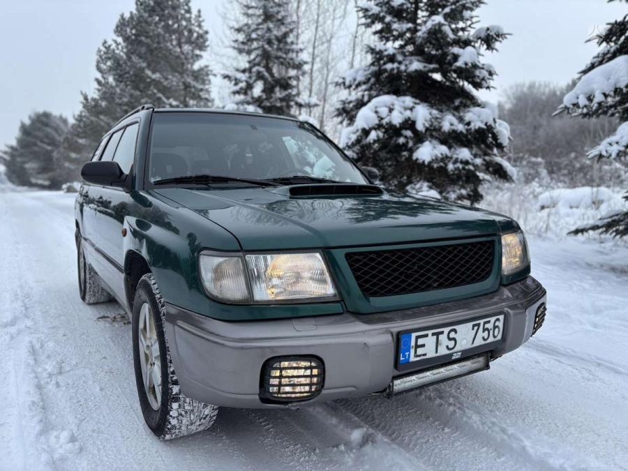 Zaļš Subaru Forester 1999 Mažeikiai, ar dzinēja tilpumu 2.00 L un nobraukumu 243 tūkst. km par 2150 €, foto 1 vietnē AUTOMOTO.COM.LV