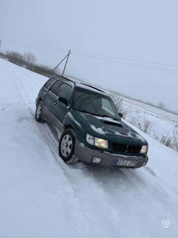 Green Subaru Forester 1999 in Taurage, with an engine capacity of 2.00 L and mileage of 366 thousand km for 2300 €, photo 1 on AUTOMOTO.COM.LV