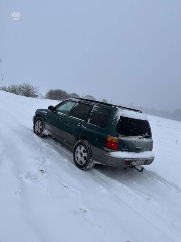 Green Subaru Forester 1999 in Taurage, with an engine capacity of 2.00 L and mileage of 366 thousand km for 2300 €, photo 3 on AUTOMOTO.COM.LV