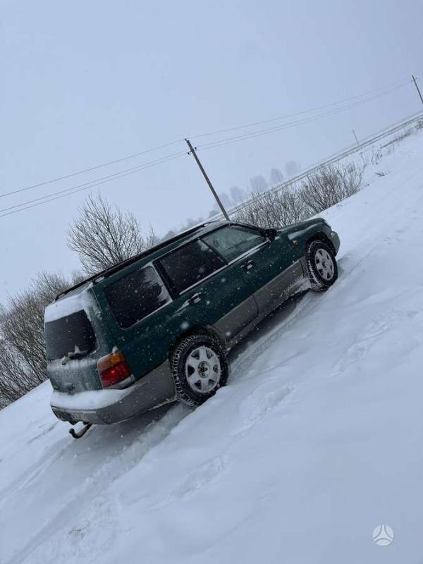 Green Subaru Forester 1999 in Taurage, with an engine capacity of 2.00 L and mileage of 366 thousand km for 2300 €, photo 4 on AUTOMOTO.COM.LV