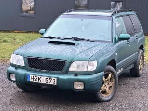 Zaļš Subaru Forester 2001 Viļņa, ar dzinēja tilpumu 2.00 L un nobraukumu 385 tūkst. km par 1800 €, foto 2 vietnē AUTOMOTO.COM.LV