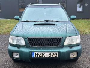 Zaļš Subaru Forester 2001 Viļņa, ar dzinēja tilpumu 2.00 L un nobraukumu 385 tūkst. km par 1800 €, foto 4 vietnē AUTOMOTO.COM.LV