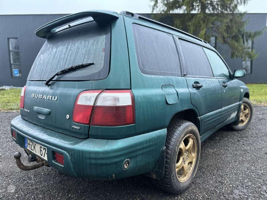 Zaļš Subaru Forester 2001 Viļņa, ar dzinēja tilpumu 2.00 L un nobraukumu 385 tūkst. km par 1800 €, foto 10 vietnē AUTOMOTO.COM.LV