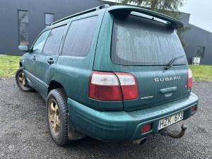 Zaļš Subaru Forester 2001 Viļņa, ar dzinēja tilpumu 2.00 L un nobraukumu 385 tūkst. km par 1800 €, foto 13 vietnē AUTOMOTO.COM.LV