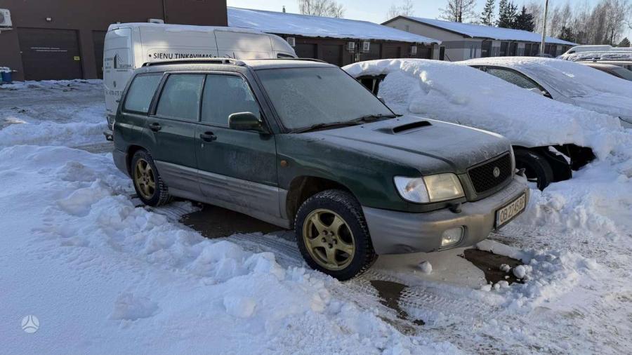 Zaļš Subaru Forester 2002 Viļņa, ar dzinēja tilpumu 2.00 L un nobraukumu 220 tūkst. km par 1250 €, foto 2 vietnē AUTOMOTO.COM.LV