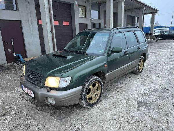 Green Subaru Forester 2002 in Vilnius, with an engine capacity of 2.00 L and mileage of 228 thousand km for 2250 €, photo 1 on AUTOMOTO.COM.LV