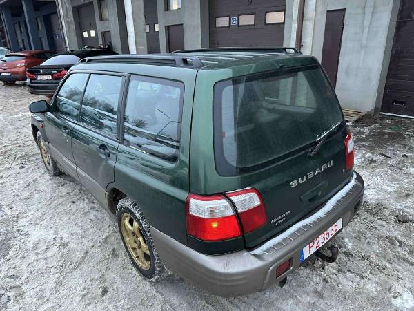 Green Subaru Forester 2002 in Vilnius, with an engine capacity of 2.00 L and mileage of 228 thousand km for 2250 €, photo 4 on AUTOMOTO.COM.LV