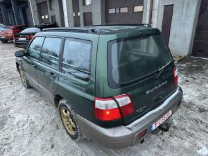 Green Subaru Forester 2002 in Vilnius, with an engine capacity of 2.00 L and mileage of 228 thousand km for 2250 €, photo 4 on AUTOMOTO.COM.LV