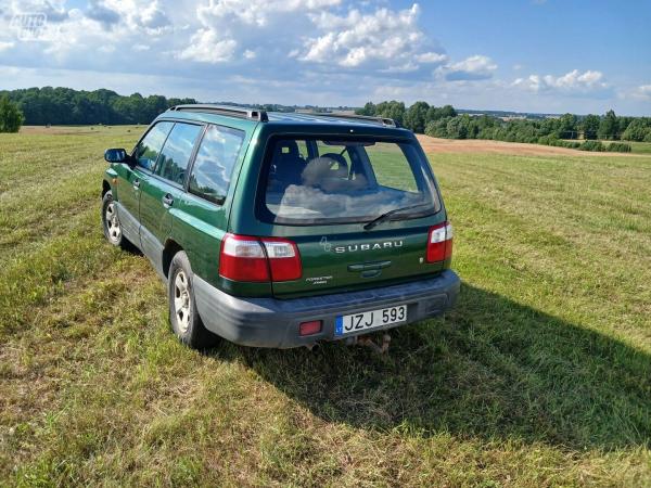 Green Subaru Forester 2002 in Prienai, with an engine capacity of 2.00 L and mileage of 197 thousand km for 2100 €, photo 2 on AUTOMOTO.COM.LV