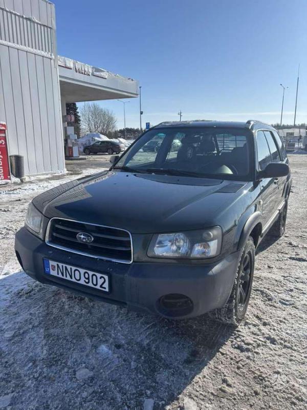 Green Subaru Forester 2003 in Silute, with an engine capacity of 1.99 L and mileage of 240 thousand km for 2900 €, photo 1 on AUTOMOTO.COM.LV