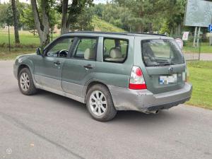Green Subaru Forester 2005 in Taurage, with an engine capacity of 2.00 L and mileage of 247 thousand km for 1900 €, photo 3 on AUTOMOTO.COM.LV